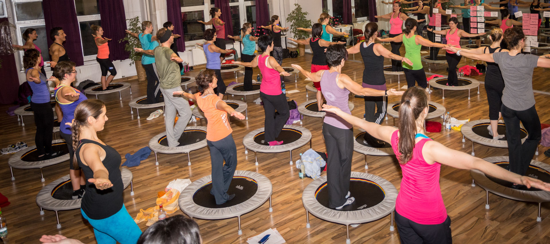Fitness training on the mini trampoline - Balance Swing™ Rebounder Training